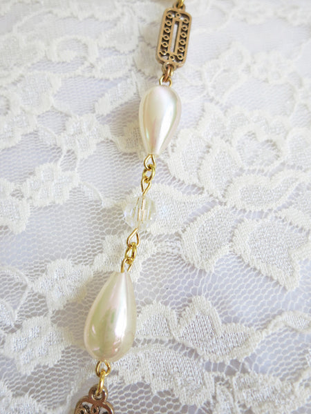 Iridescent Pearl Teardrop Necklace Vintage Bling